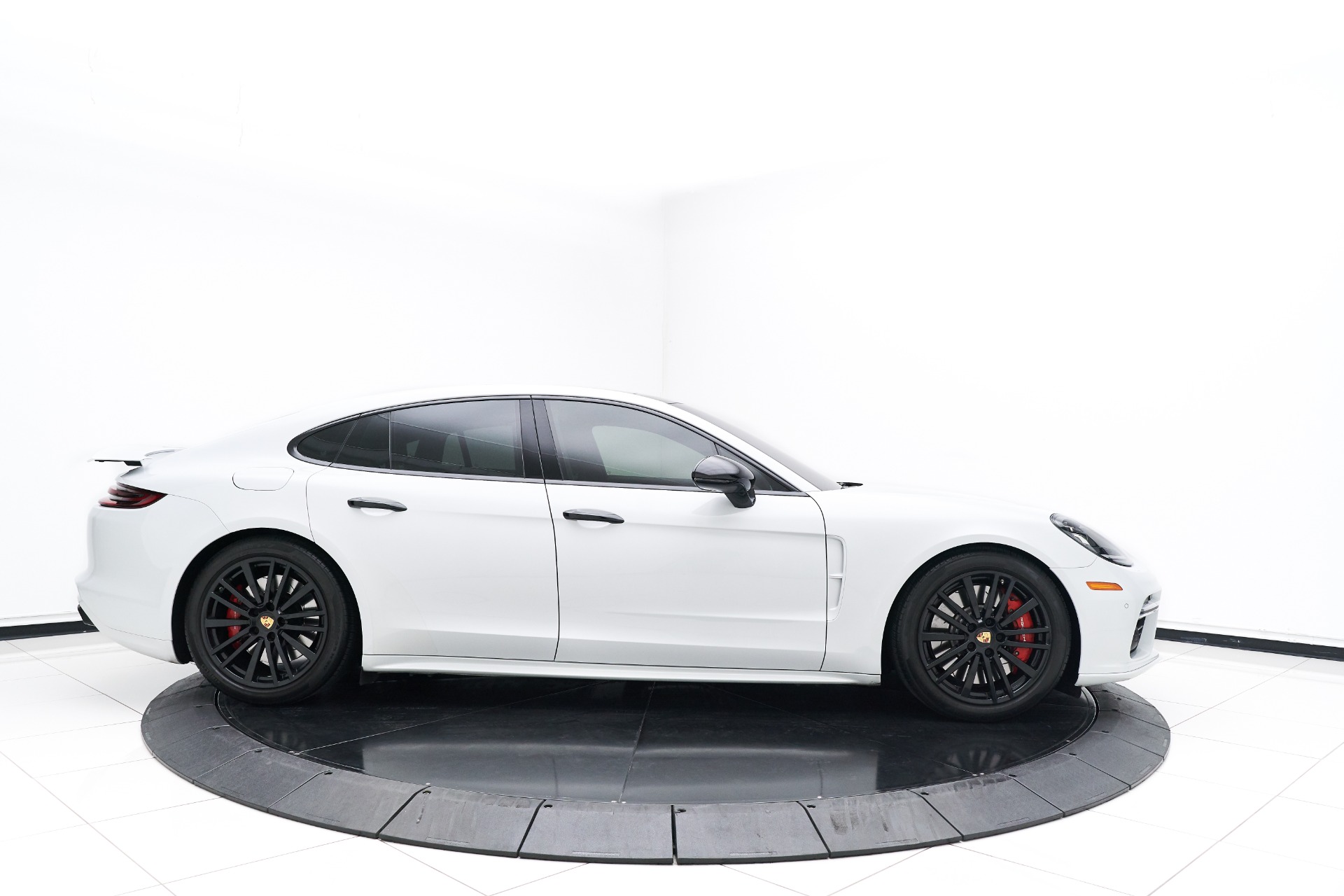 2017 Porsche Panamera Gts White Minichamps 870067110 Porsche Panamera