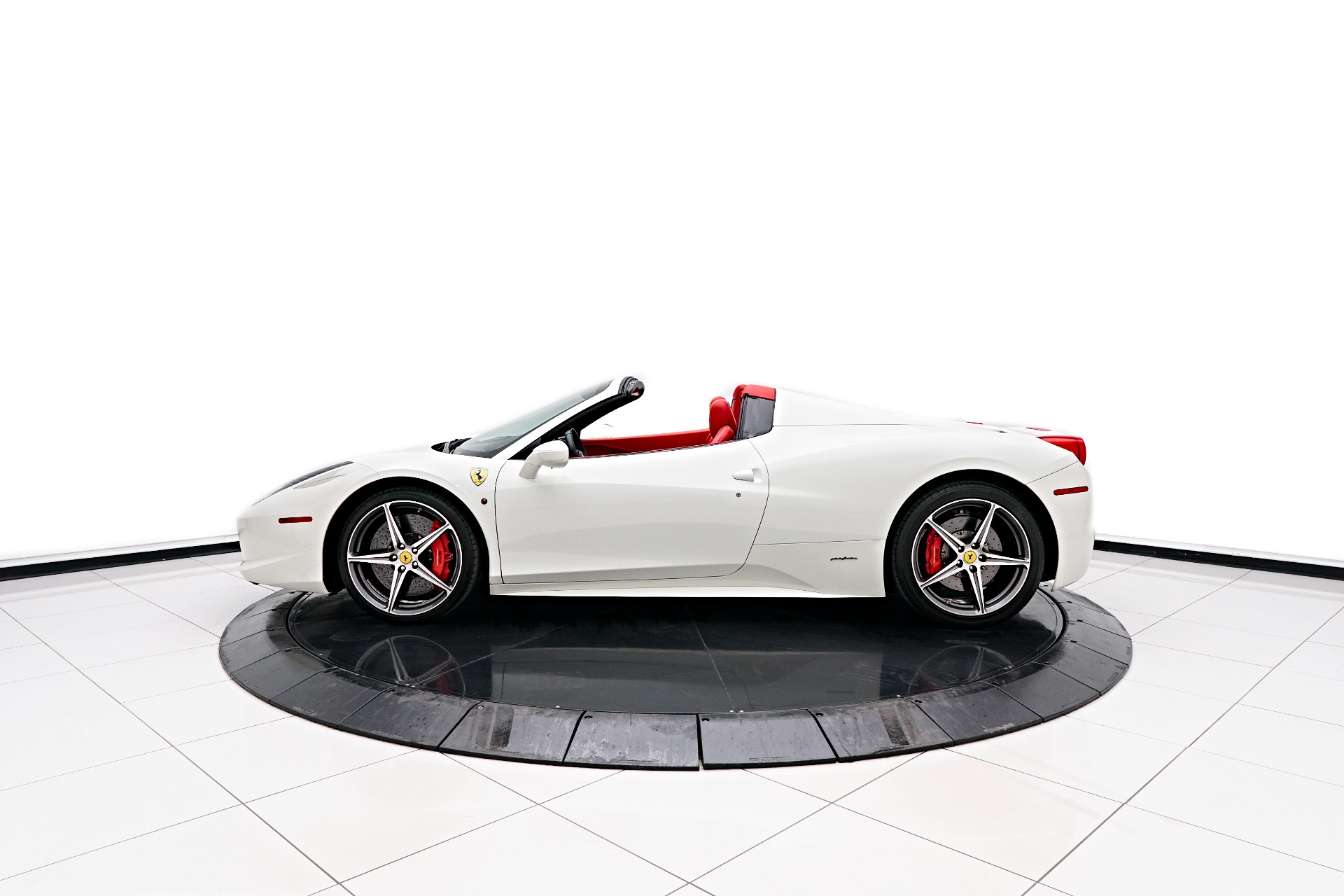 White Ferrari 458 Italia Spider