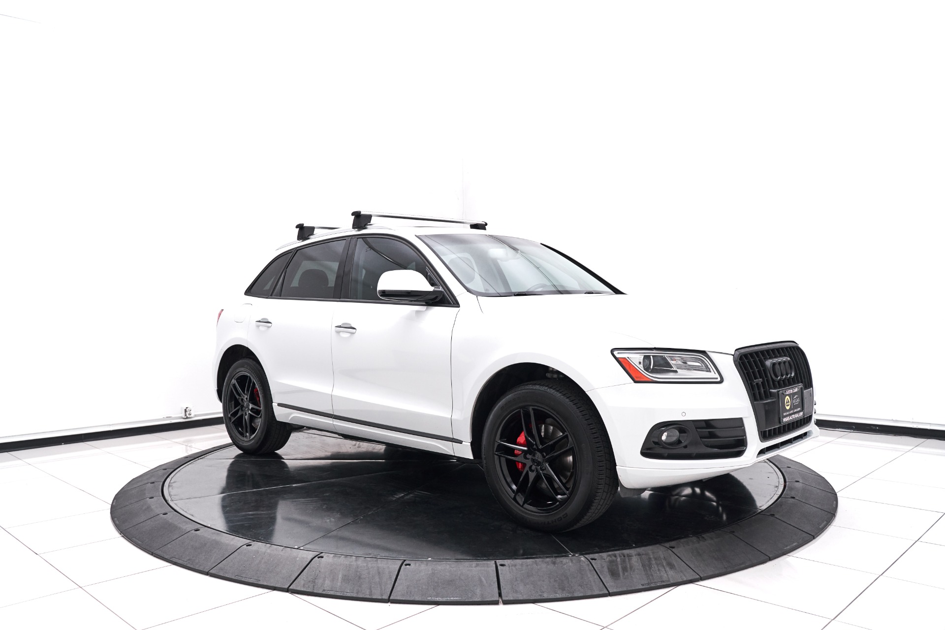 Audi Q5 White With Black Rims